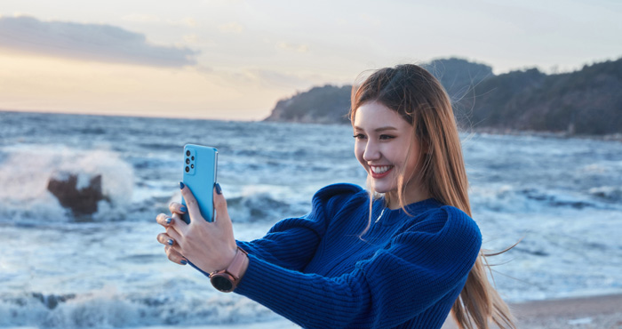 Samsung Galaxy A52 5G Delivers High-End Features for Under $500 ...